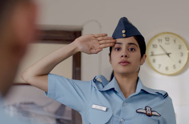 Gunjan Saxena: The Kargil Girl — Potret Perjuangan di Tengah ...